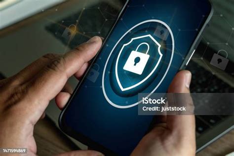 디지털 범죄 사이버 범죄 컴퓨터 인터넷 보안 및 데이터 보호를 일하는 사업가 가상현실에 대한 스톡 사진 및 기타 이미지 가상현실 감시 개념 Istock