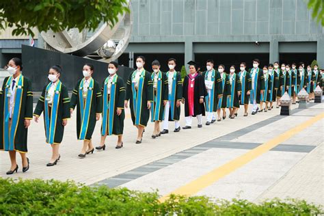 สถาบันบัณฑิตพัฒนศิลป์ จัดพิธีพระราชทานปริญญาบัตรแก่ผู้สำเร็จการศึกษา ประจำปีการศึกษา 2564 และปี