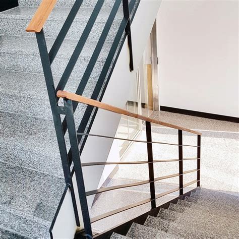 의정부 난간설치 민락동 공장내부 계단핸드레일 평철난간대 목재손스침 설치작업 네이버 블로그