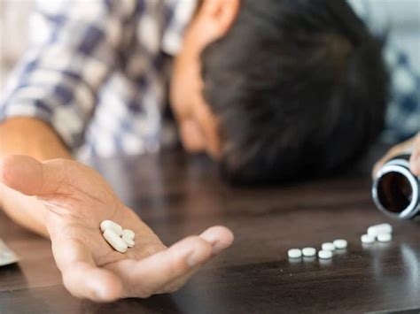 Opioid Use Disorder What It Is Types Signs And Treatment