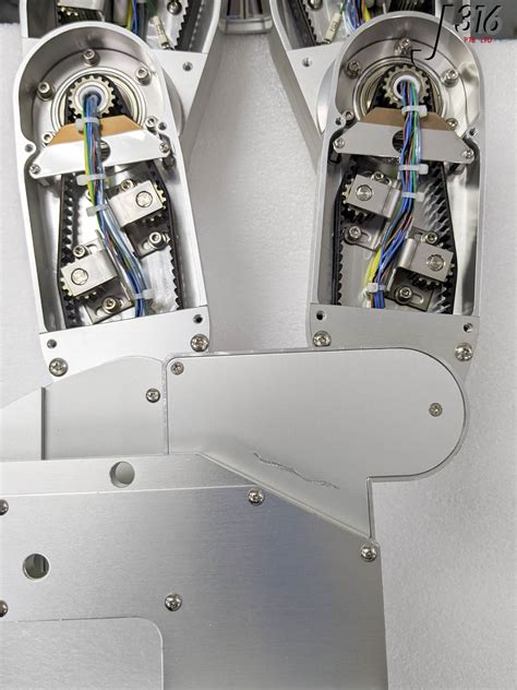 34461 Yaskawa Wafer Transfer Robot W Controllers Xu Rc350d J03 J316gallery