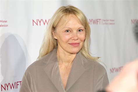 Pamela Anderson Says People Thank Her Daily For Ditching Makeup