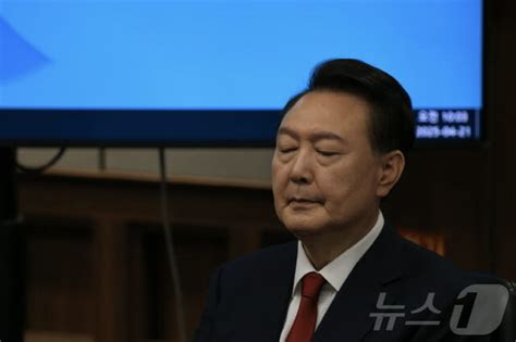 내란 혐의 尹 피고인석 앉은 모습 첫공개