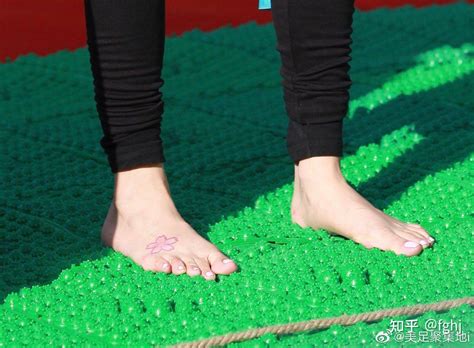 新 杨颖Angelababy的玉足 知乎