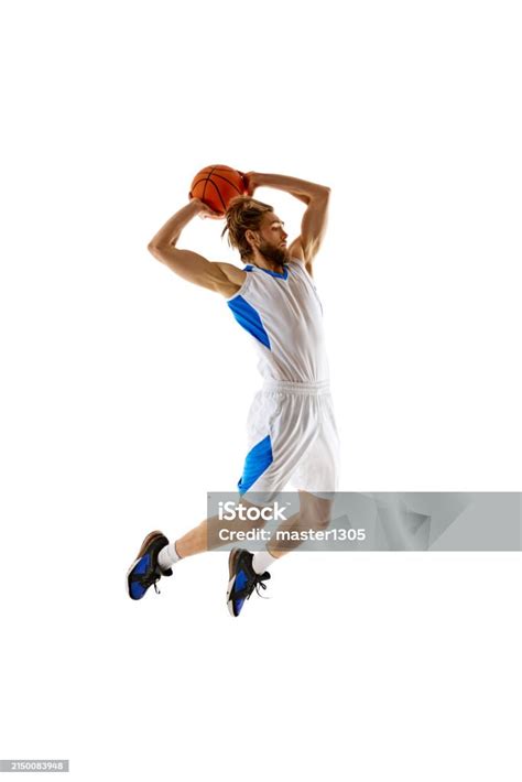 헌신적 인 운동 선수 농구 선수 연습 기술 흰색 배경에 고립 된 훈련 슬램덩크 포즈 2024년에 대한 스톡 사진 및 기타 이미지 2024년 25 29세 개념 Istock
