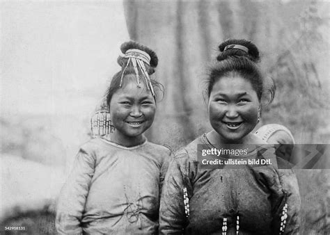 Inuit People In Greenland East Coast Eskimo Mothers With Their News Photo Getty Images