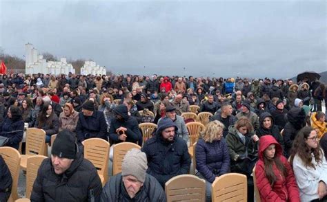 Familjet E Dëshmorëve Në Koshare Qëndrojnë Themelet E Lirisë