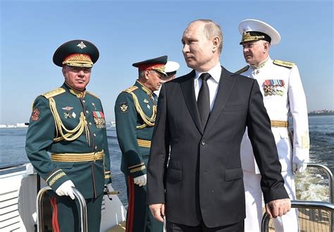 قدرت نمایی دریایی روسیه با حضور پوتین تصاویر تسنیم