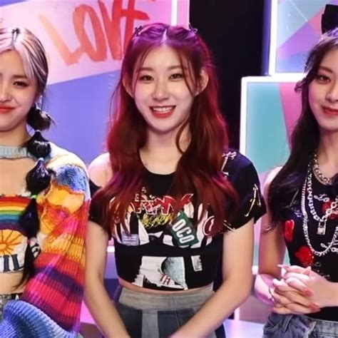 LOCO BEHIND Itzy Crazy Love Style