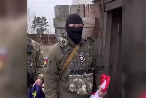 ვრცელდება ვიდეო სადაც რუსი სამხედროები საქართველოსა და Eu ის დროშებს შეურაცხყოფენ