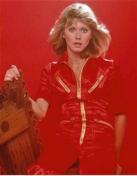 Olivia Newton John In Red Pajamas So Sexy Olivia Newton John Olivia Sexy