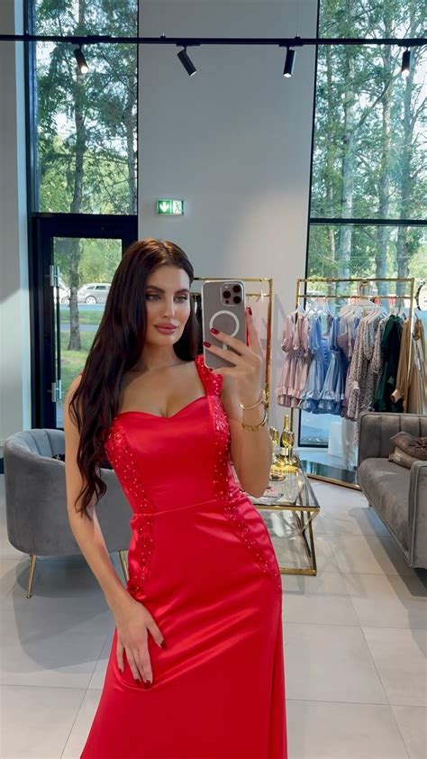 ВЕЧІРНІ СУКНІ ВЕСІЛЬНІ СУКНІ 🤍КОРСЕТИ КОСТЮМИ КОМБІНЕЗОНИ Вітаємо вас у світі весільної