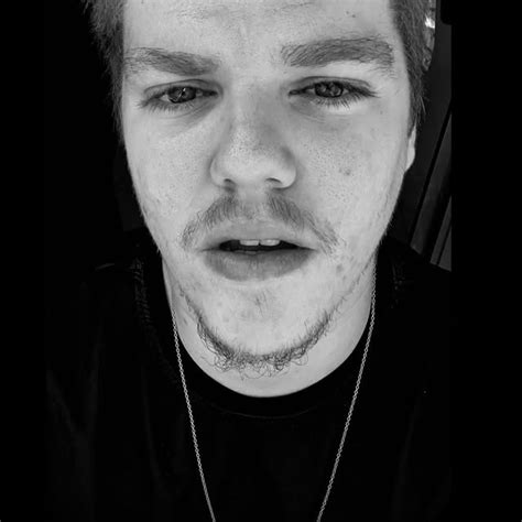 Júlio Ariel Julioarielll • Threads Say More