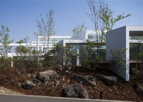 Rectangular Arches Frame Rooms And Gardens At Cosmic House By Uid