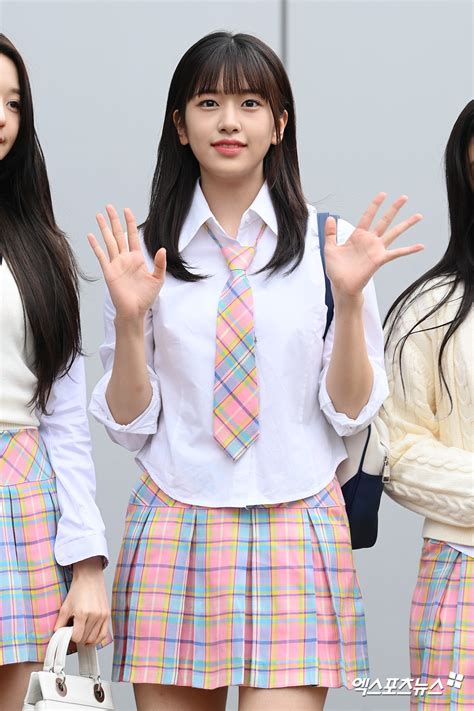 아이브 안유진 교복 입고 발랄한 댕댕美[엑s Hd화보] 나무뉴스