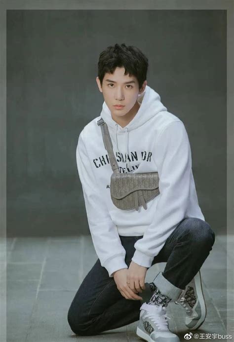 《我的时代你的时代》王安宇太撩人 宝藏男孩王安宇颜值进化史grunt