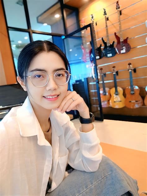 Chompu ชีวิตก็เหมือนดนตรี… จะเพราะหรือไม่ขึ้นอยู่กับว่าเราเลือกเล่นโน้ตไหนให้ดังที่สุด 🎤🎼🎵🎶☺️