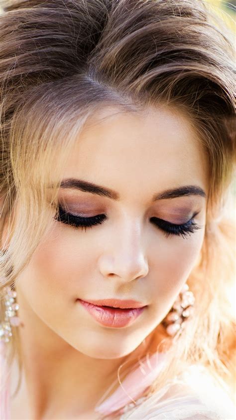 Wallpaper Beautiful Girl Hairstyle Close Eyes 2880x1800 Picture Image