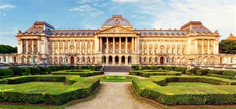 Top 10 Biggest Palaces In The World Largest Palaces On Earth