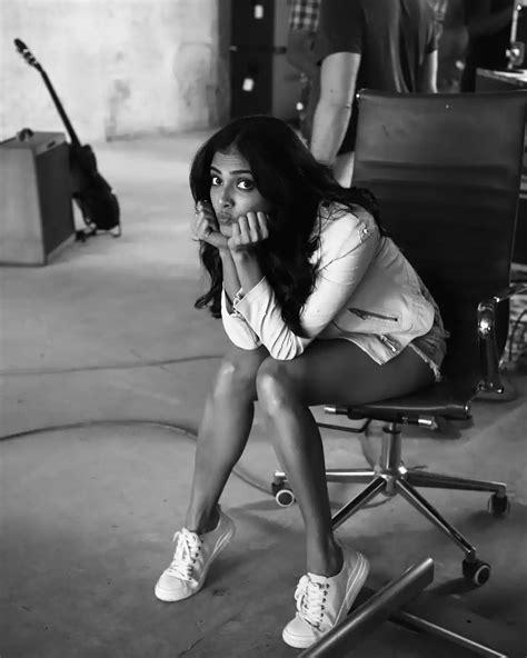 கருப்பு நிற ஸ்லீவ்லெஸ் உடையில் கிறங்கடிக்கும் மாளவிகா மோகனன் லேட்டஸ்ட் நச் பிக்ஸ் Malavika