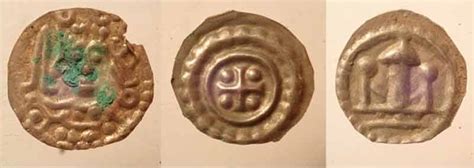Des Archéologues Découvrent Des Pièces De Monnaie Médiévales En Argent Vieilles De 850 Ans Dans