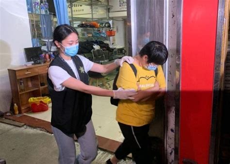 涉關閘口岸從事水貨活動 2女被捕包括地舖負責人｜即時新聞｜港澳｜oncc東網