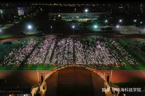 今夜大型军歌演唱会上演！操场成“灯海”，我们都是最“亮”的崽！ 知乎