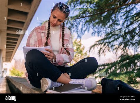 Babe Girl On A Ledge Hi Res Stock Photography And Images Alamy