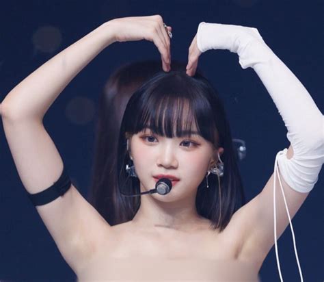 Pin By Long Dao On Chaewon In 2024 Korean Pop Stars Korean Beauty