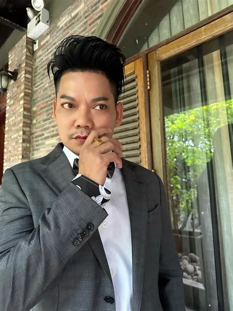 បញ្ហារង្កៀសចិត្តតិចតួចក្នុងរង្វង់សិល្បៈចម្រៀងនាពេលនេះ ឧកញ៉ា ព្រាប សុវត្ថិ ចេញបកស្រាយរឿងនេះ Tsk