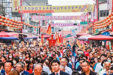 大甲媽祝壽大典循古禮祭拜 數萬信徒齊聚場面壯觀