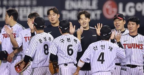 왕관 쓰려는 자 여름을 버텨라