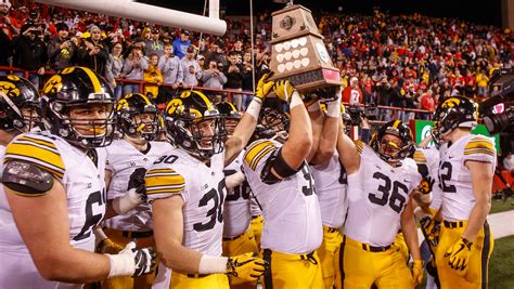 Pinstripe Bowl Travel Guide How To See Iowa Hawkeyes Play In New York