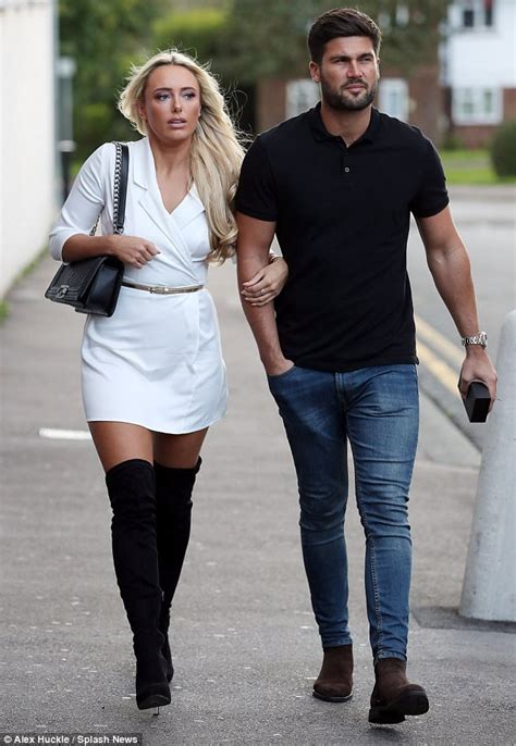 Amber Turner Sizzles In Dubai Bikini Snaps After Towie Drama Daily Mail Online