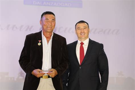 Орон нутгийнхаа хөгжил цэцэглэлтэд үнэтэй хувь нэмэр оруулсан ахмадууд төр нийгмийн