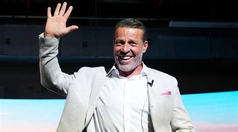 The Tony Robbins Guide To Getting Out Of Your Own Way Dear Media