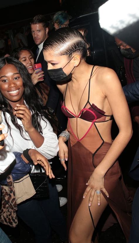 Zendayas Stripping Game For Dune Promotion 23 Photos The Fappening