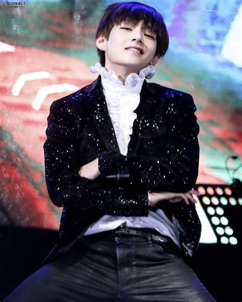 That Smirk Tho Kim Taehyung Taehyung Bts Taehyung