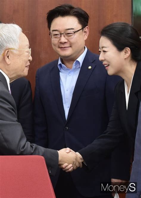 머니s포토 경총 통합당 면담 인사 나누는 손경식 배현진 머니s