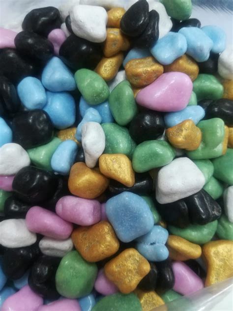 Цветни шоколадови дражета камъчета Ядките