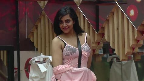 bigg boss 11 arshi khan to show off her sensuous dance moves in sexy night dress in finale