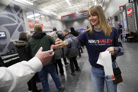 Photos See Voters Turn Out For The Iowa Caucus Wgvu News