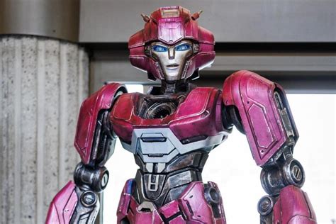 익스트림무비 프랑스 안시영화제 전시된 트랜스포머 원 스태츄들