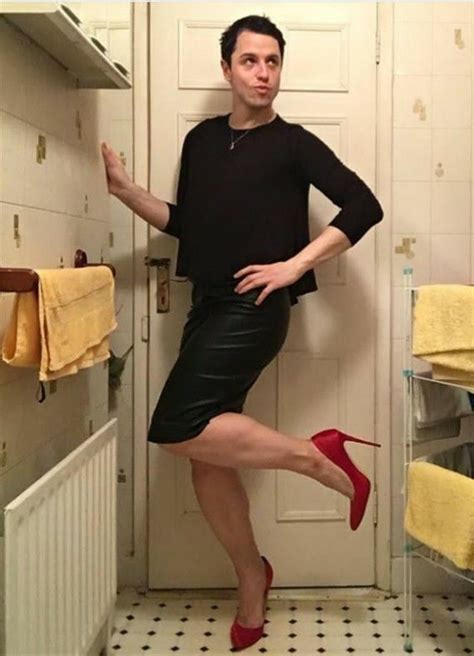 Pin On Man Ihn High Heels Men Dress Up Men Wearing Dresses Men