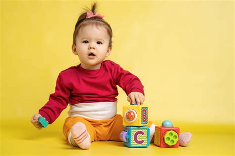 10 Idées De Jouets Pour Un Bébé De 12 Mois