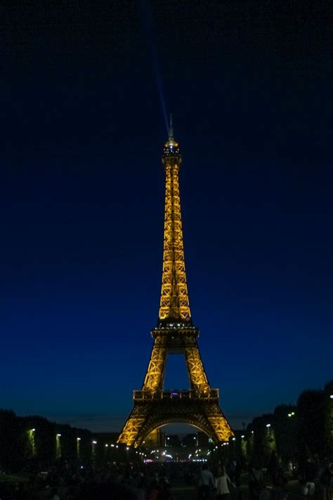 무료 이미지 프랑스 파리 에펠 탑 밤 챔피언 드 마스 경계표 하늘 관광 명소 첨탑 도시 풍경 중심지 저녁 어둠 황혼 시티 3456x5184