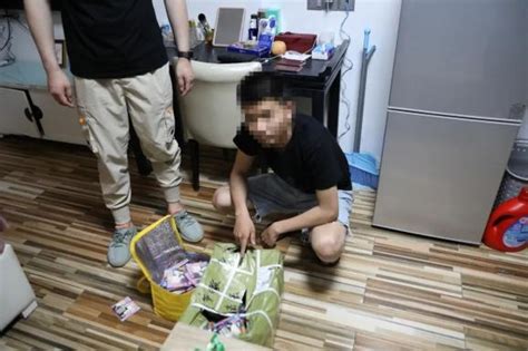 酒店宾馆频现色情招嫖小卡片，合肥警方顺藤摸瓜抓62人 西部网（陕西新闻网）