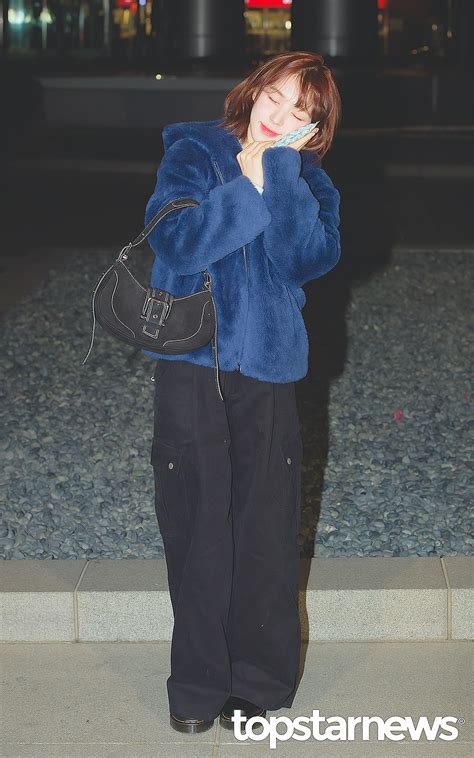 [hd포토] 레드벨벳 웬디 핫팩과 함께라면 어디든 갈 수 있어 웬디의 영스트리트 출근길 네이트 뉴스