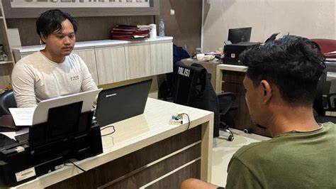 Warga Gkb Gresik Terperanjat Lihat Pencuri Bugil Di Cctv Saat