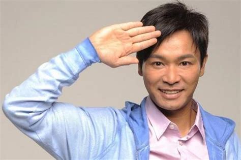 他是电视剧中的傻子专用户，演其起坏人来却令人毛骨悚然